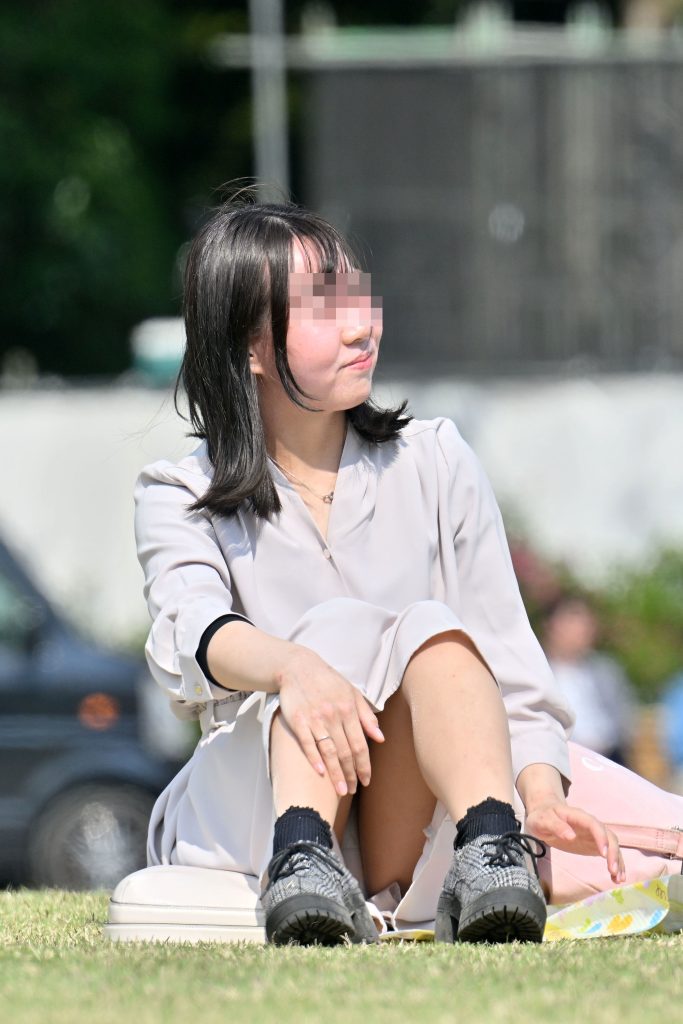 【Pcolle】vol.658：お花見特集特集：しっかりと見えてる薄ラベンダー色の生Pに染みが！なぜ濡れてるの？画像拡大必須です！！他、多数収録｜ぱんつべ